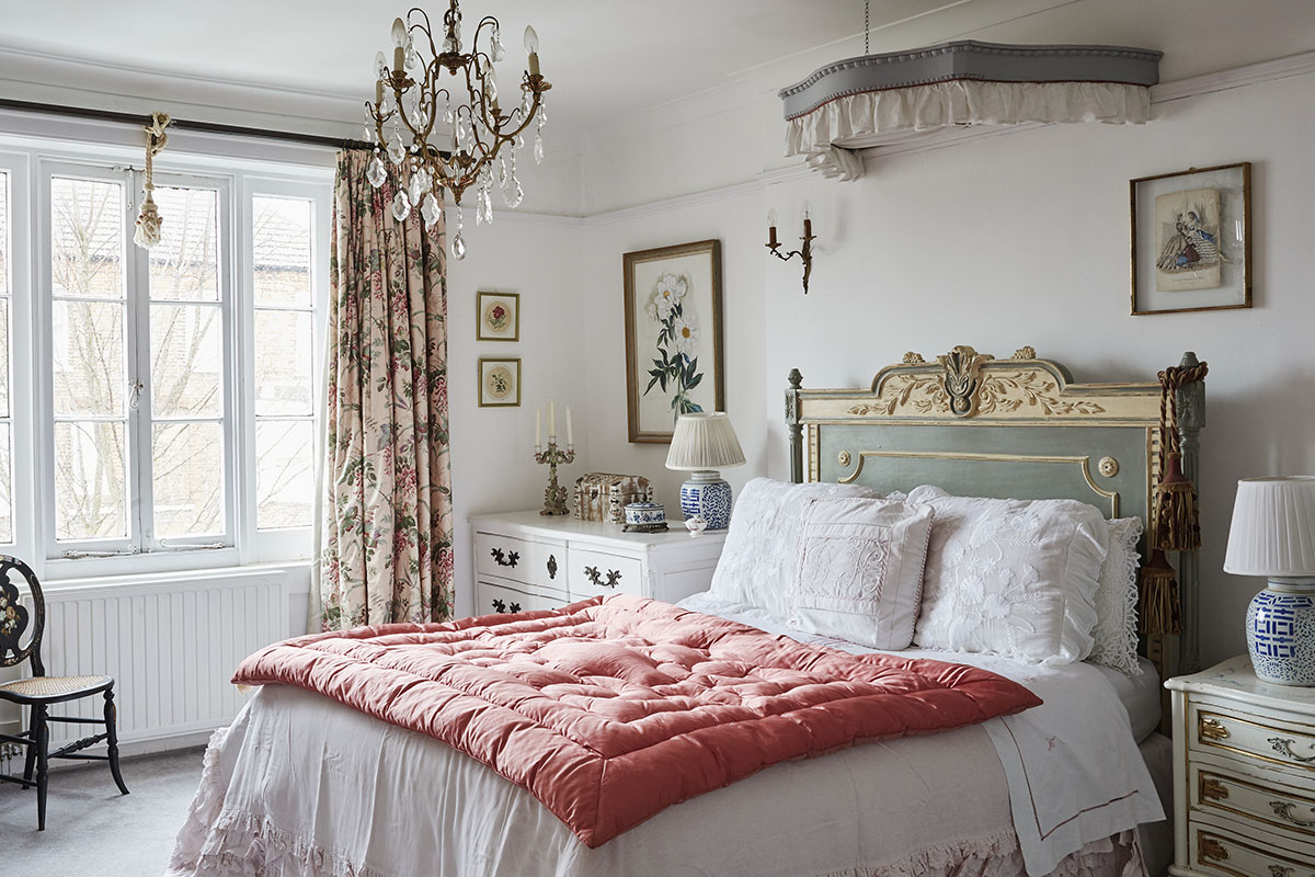 Modern Boudoir Bespoke Style for Cozier Bedrooms - Home & Bedroom